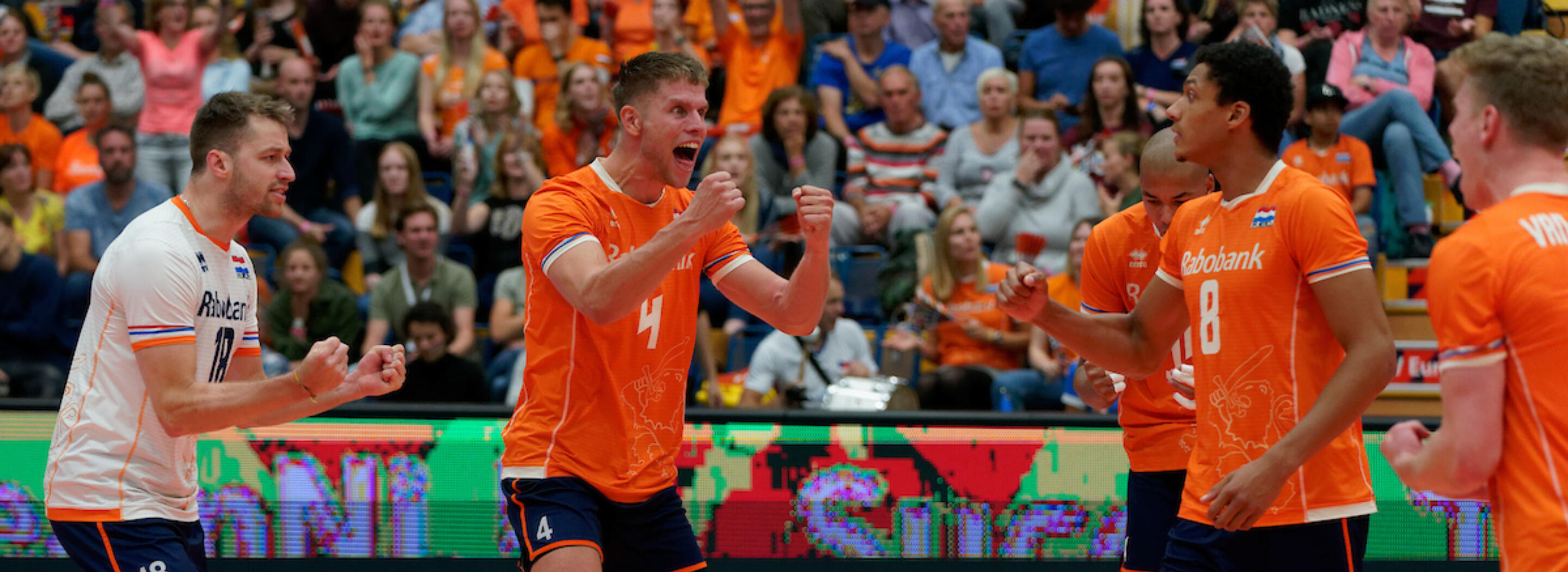 Volleybytes: Thijs weer aan de bak en acterende beachvolleyballers