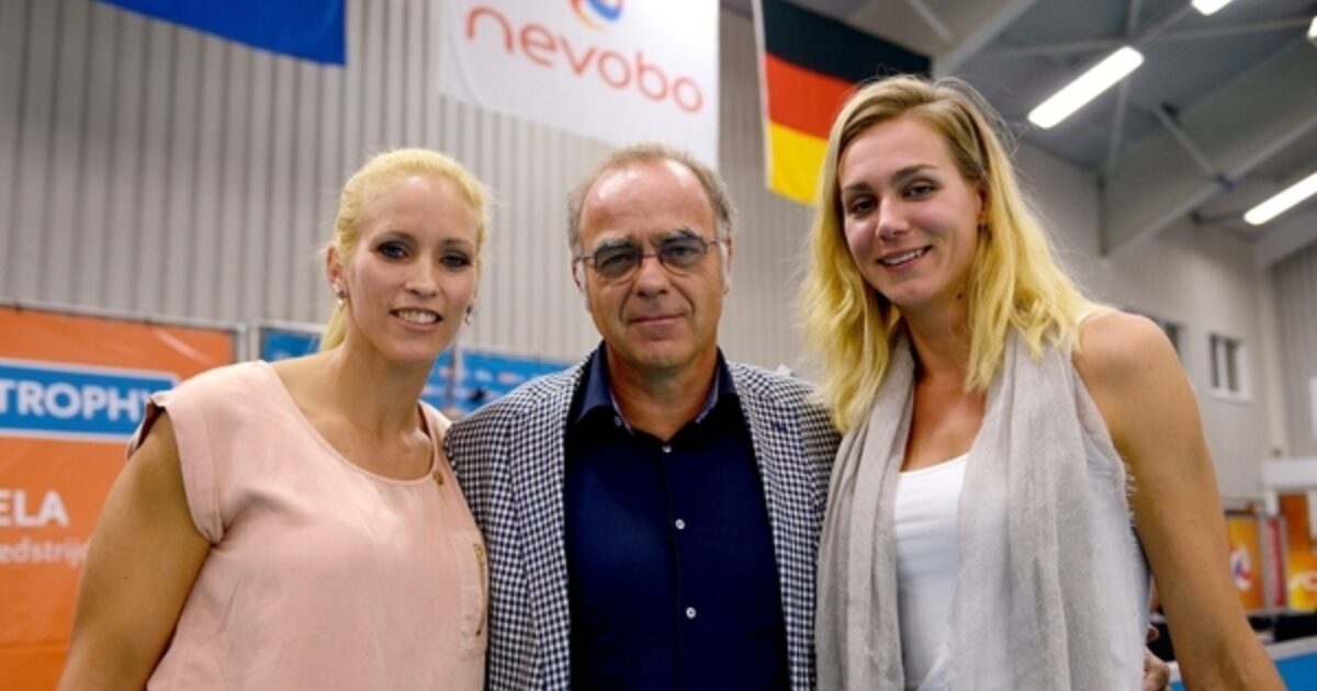 Bondsspelden voor Caroline Wensink en Kim Staelens