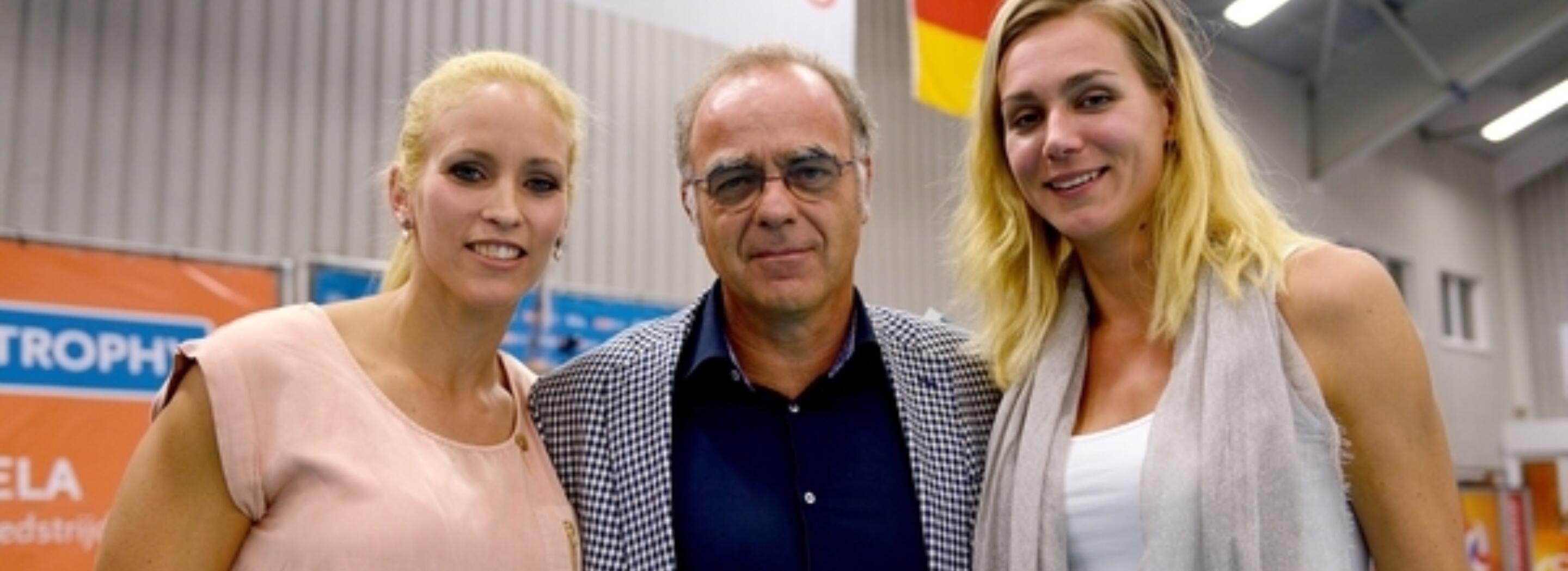 Bondsspelden voor Caroline Wensink en Kim Staelens